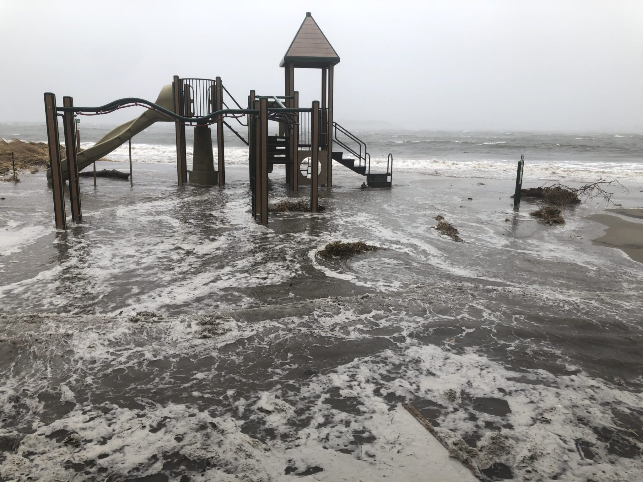 Storm surge at Willard Beach. Photo by WR Susan Woodman (12.23.2022 ...